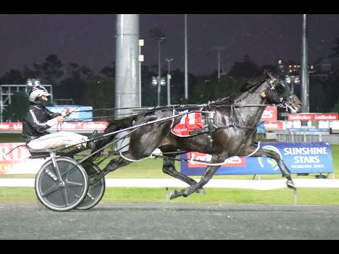 2025 QBred Breeder's Classic Final 2YO C&G 1660M Albion Park Australia : Fight For Victory (1:53:3)