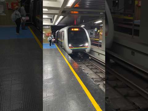 Metro de Caracas Línea 1 Tren Caf S6 entrando a la estación Sabana Grande dirección Propatria