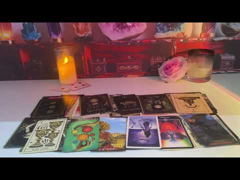 LEO WHO IS THIS PERSON OBSESSIVELY WATCHING YOU 😲 LEO LOVE TAROT READING
