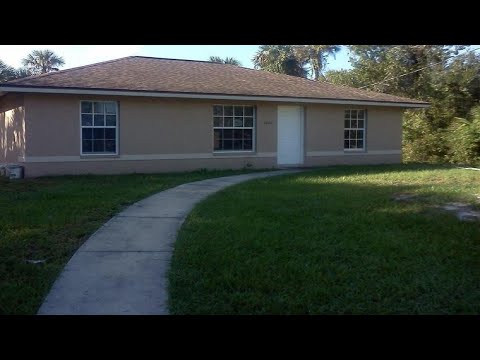 3260 32nd AVE SE, NAPLES, FL Presented by Diana Avila.