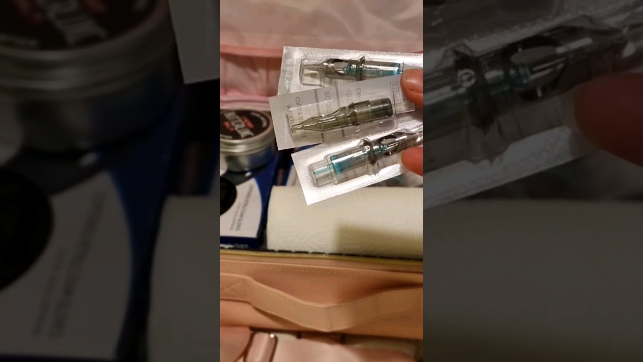 Essenciais para tatuar na casa da cliente👀💉 #tatuagem #lifestyle #tatuadora #mãe #tattoos #viral