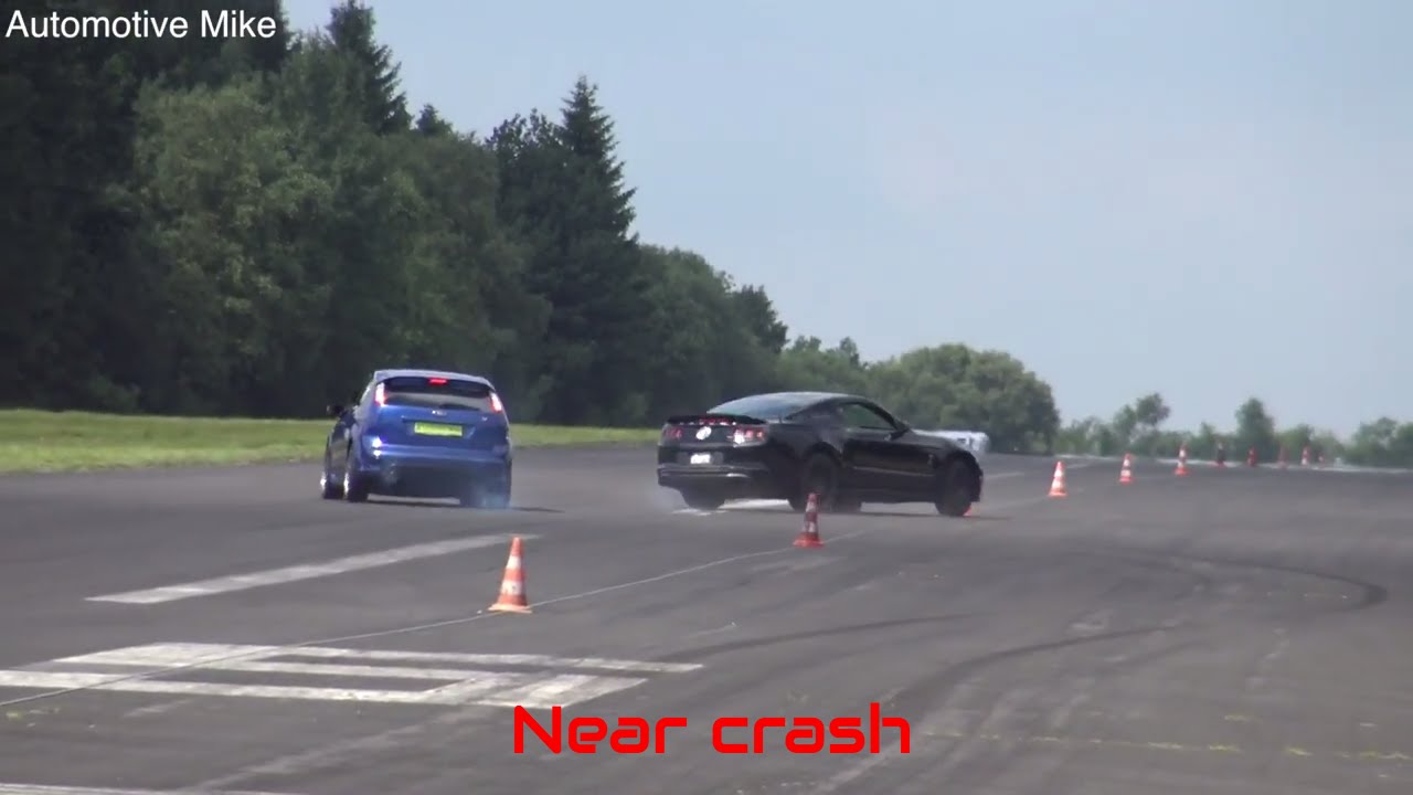 720 HP Shelby Mustang GT500 Almost Crashes into Ford Focus ST during ...