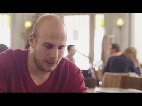 Yelo TV op café