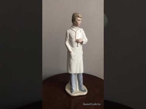 Doctor NAO Lladro Porcelain Figurine Made in Spain