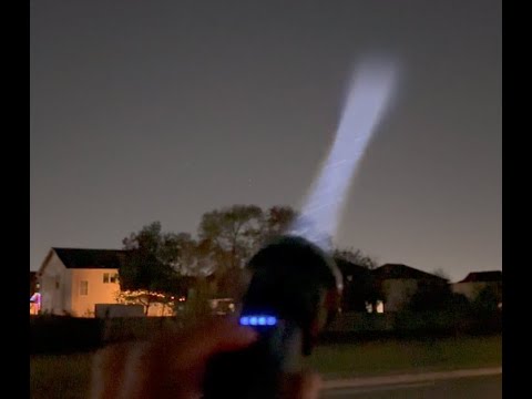 Review & Beamshots | Brylite BF01 (XHP70.3 HI) Zoomie | 2 x 26650 ...