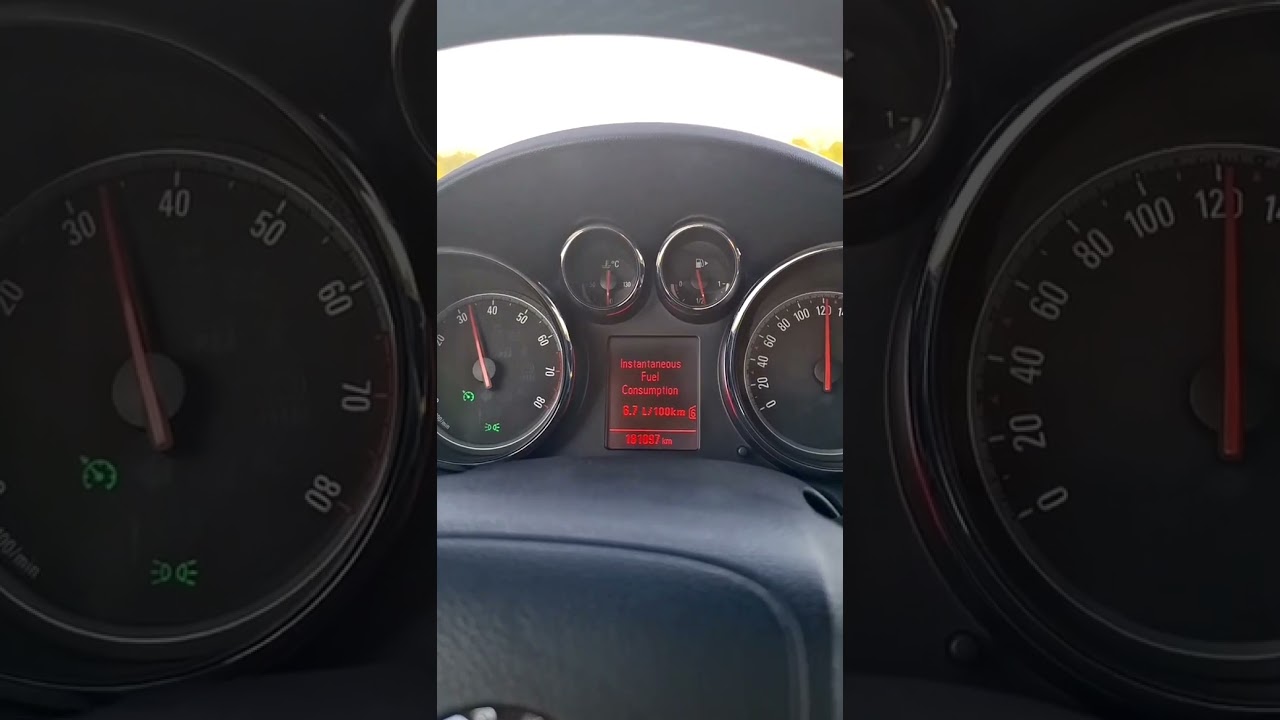 Astra J 1.6 115hp A16XER consumption on flat highway at 122 km/h, 1 passenger, AC off, temp 7°C.