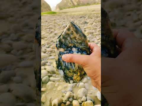 Rare Agate Crystal Found in Rock! π | High Value #viral #youtubeshorts #crystals