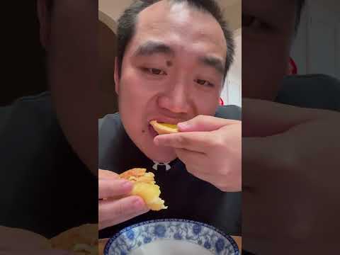 Showing and eating Custard & Egg Tart from Sheng Kee Bakery (2025) (2 weeks later)