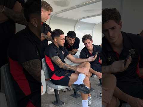 Segundos antes de que Juanlu marcara… sus compañeros desde el Algarve 👀📱 #sevillafc #olympicgames