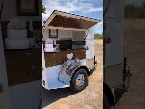 This 1962 Horse Trailer Mobile Bar is a must for rustic wedding! 🕊️🕊️🕊️ #mobilebar