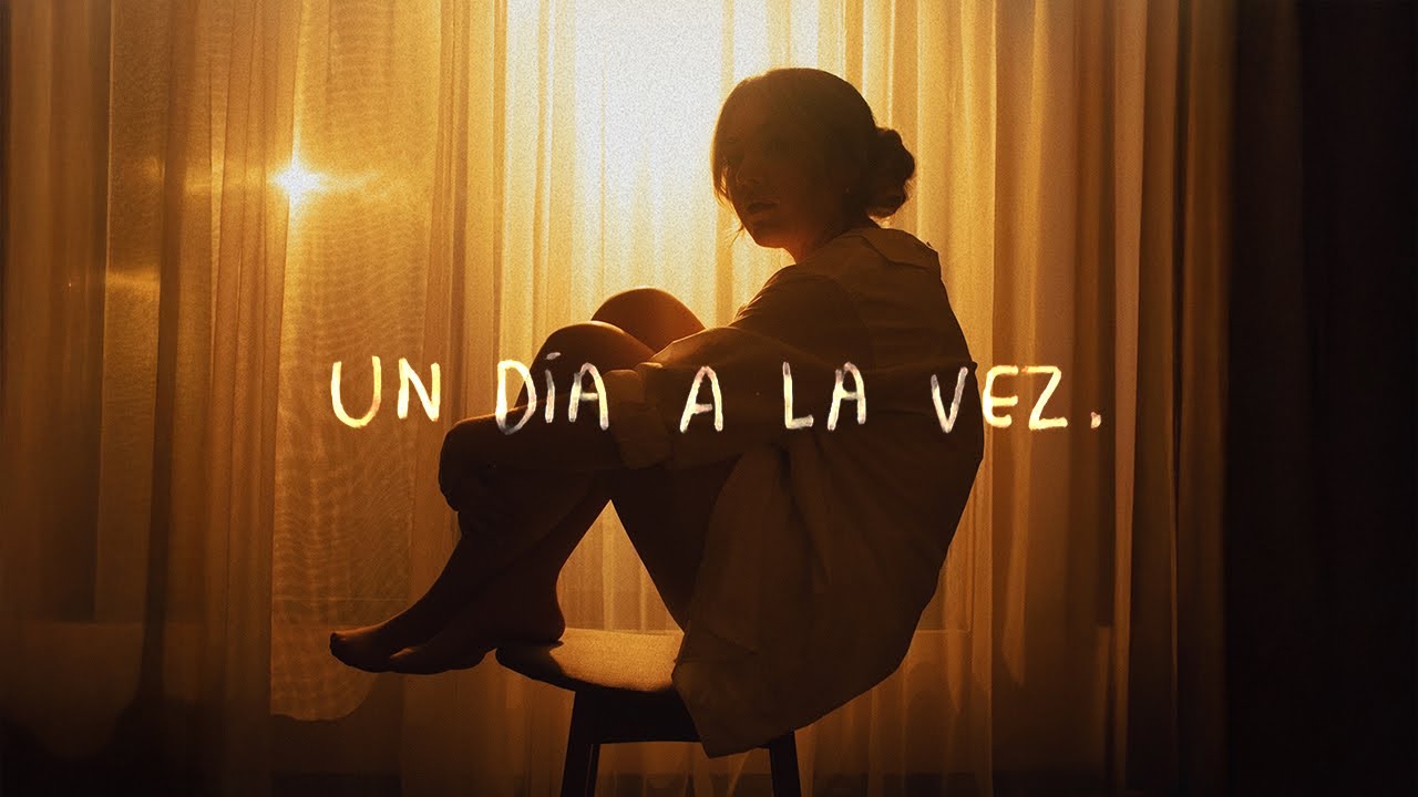 Lyrics & Translations of Un Día A La Vez by Marián Oviedo | Popnable