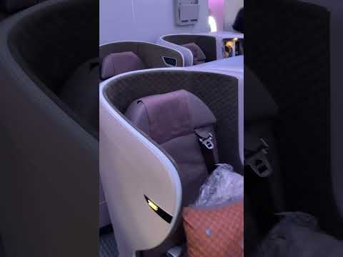New business class seats in Singapore airlines to japan #youtubeshorts #airplane