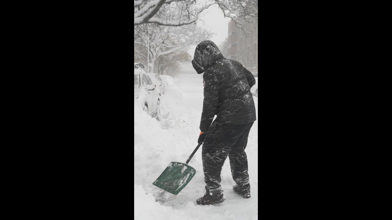How to reduce the risk of heart attack when shoveling snow