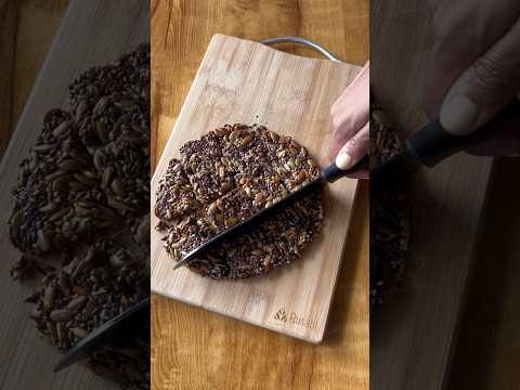 Seed crackers for PCOS/ PCOD/ Hormone Health & a great healthy snack too #recipe #food #fitness