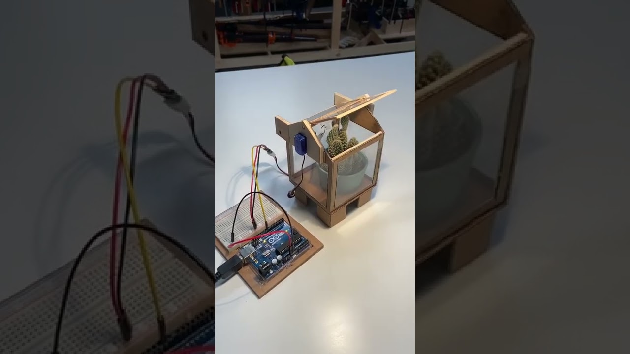 A fun quick arduino build: a mini greenhouse with an operable roof
