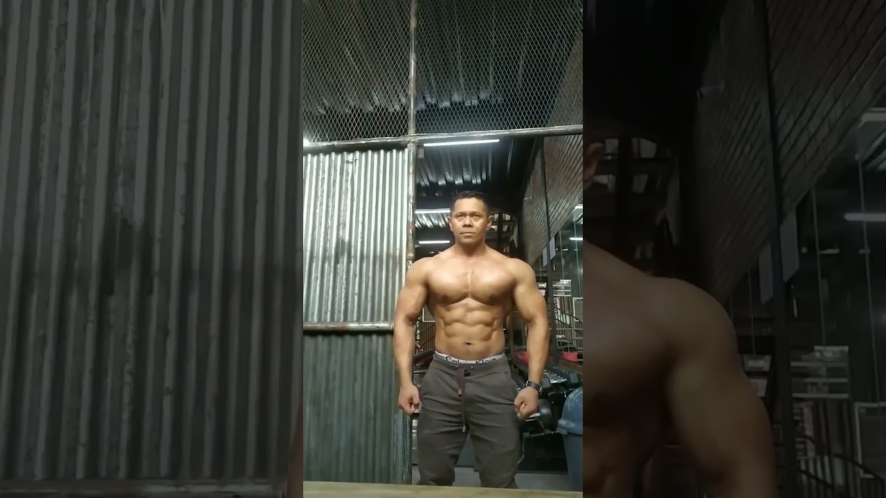 Indonesian Bodybuilder Muscle Flexing #52