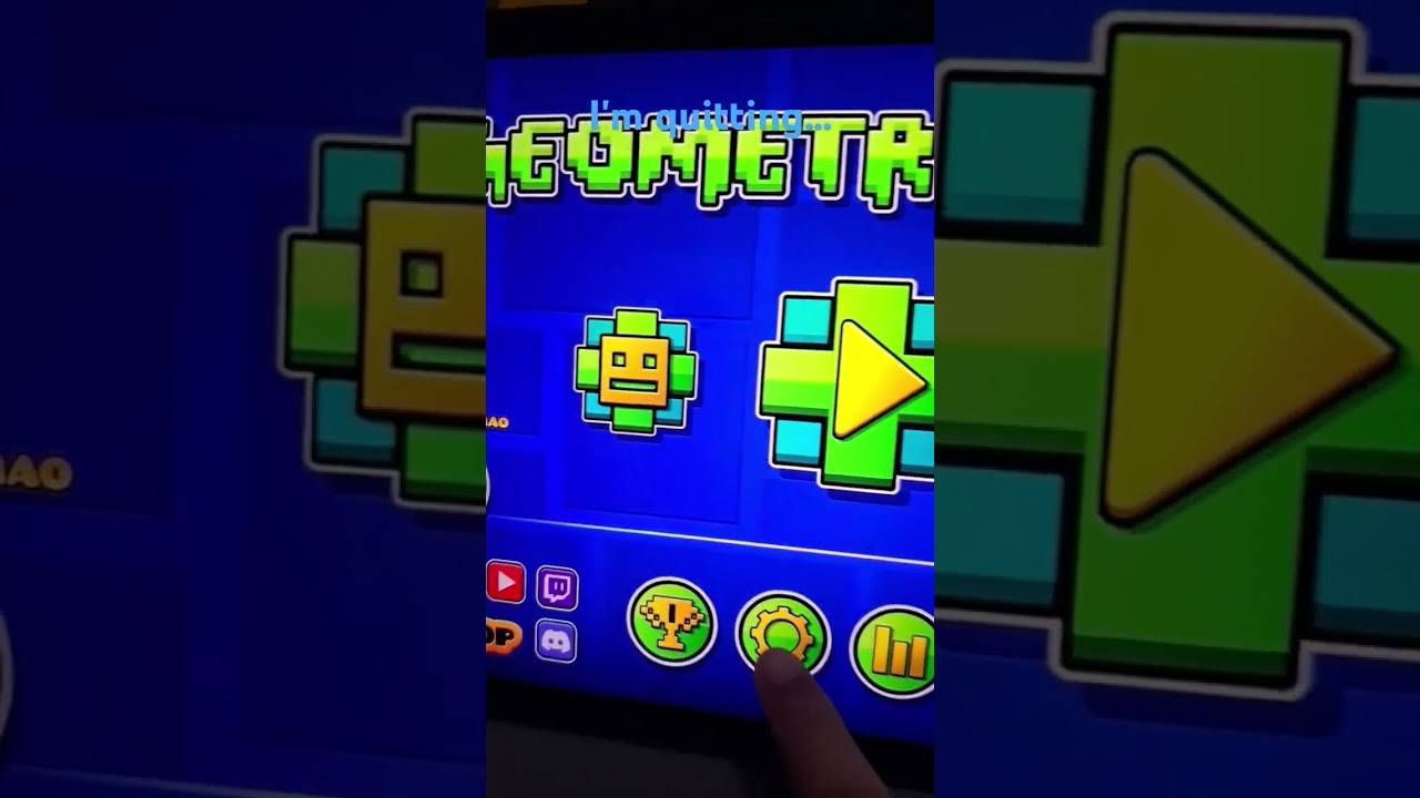 THIS IS JUST A JOKE I USE GEODE #quit #gd #geometrydash #shorts