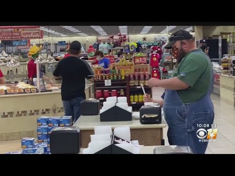 Public Health Experts Say Keep Wearing Masks