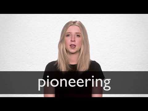 How to pronounce PIONEERING in British English