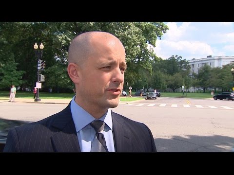 White Nationalist Trump Supporter Robocall: Evan McMullin IS GAY!!!