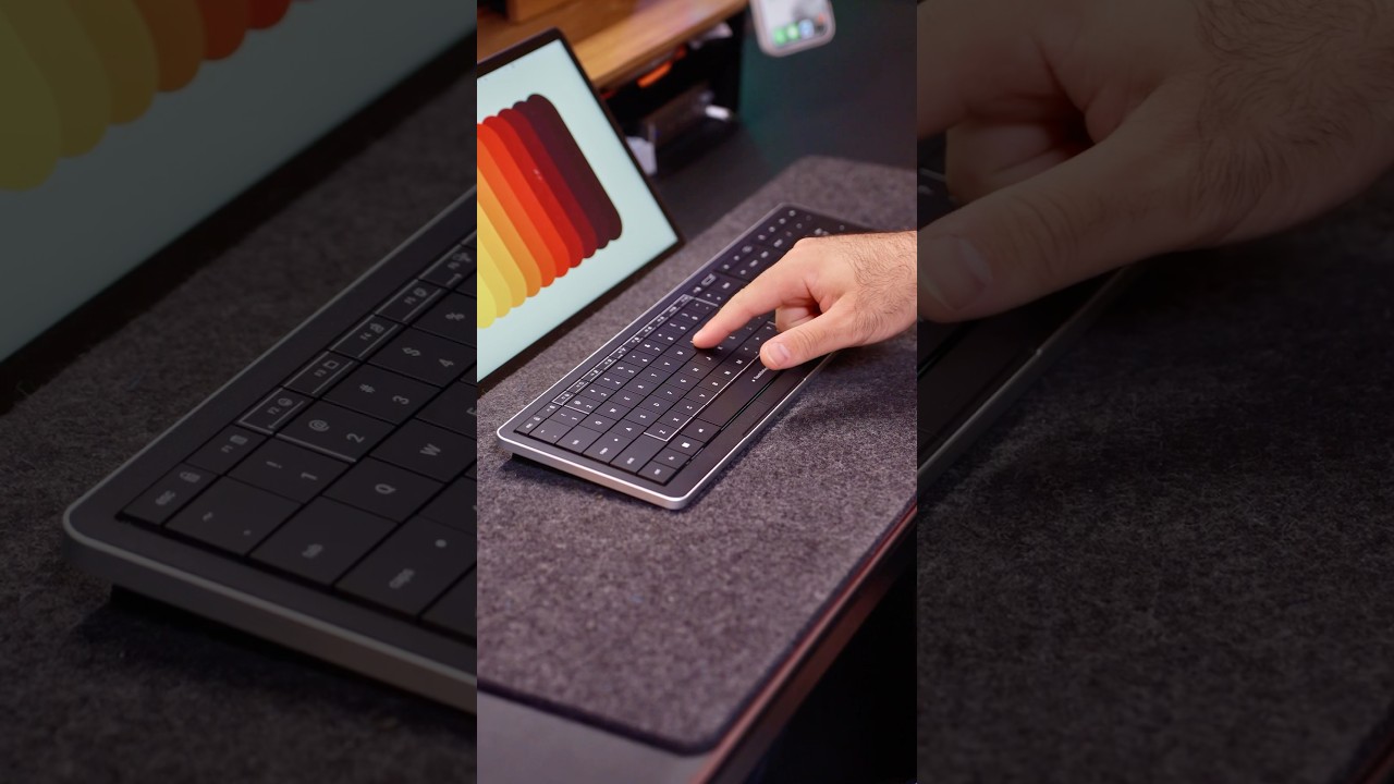 This keyboard has an integrated touch pad that supports gesture control 👀