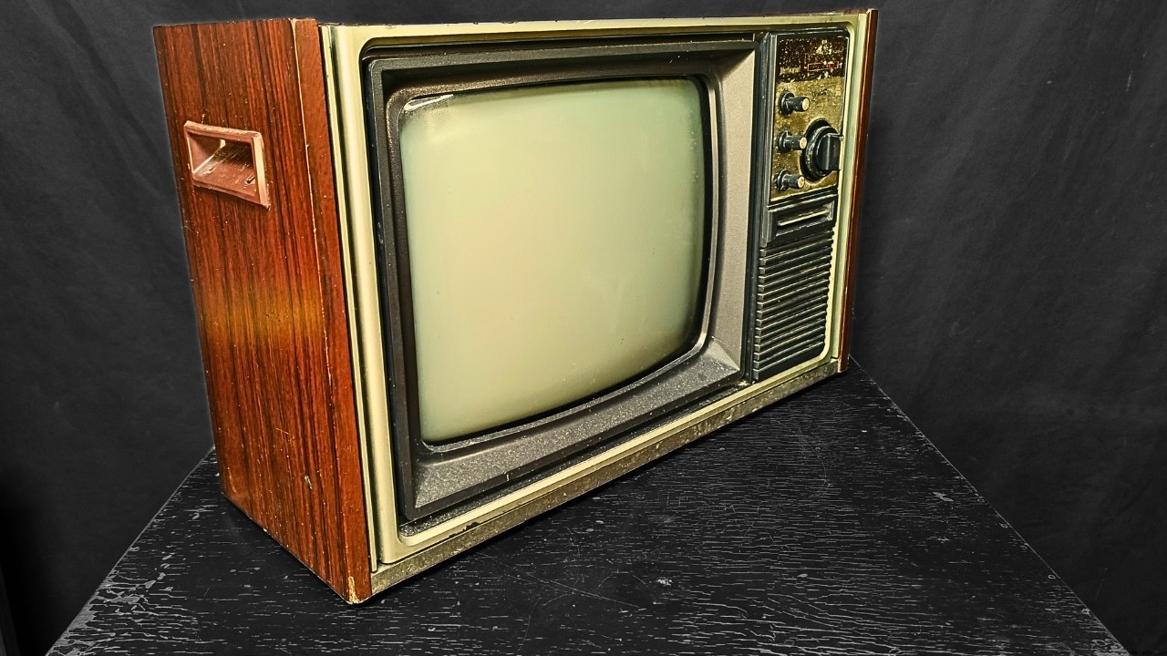 Restoring a 1970s Black-and-White Television Set