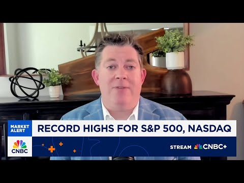 The economy is not heading into recession in the back-half of 2025, says Carson Group's Ryan Detrick