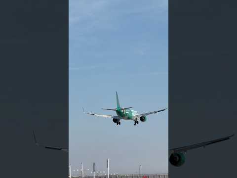 Windy landing at New York City JFK airport for Frontier A321 coming from San Juan, Puerto Rico.
