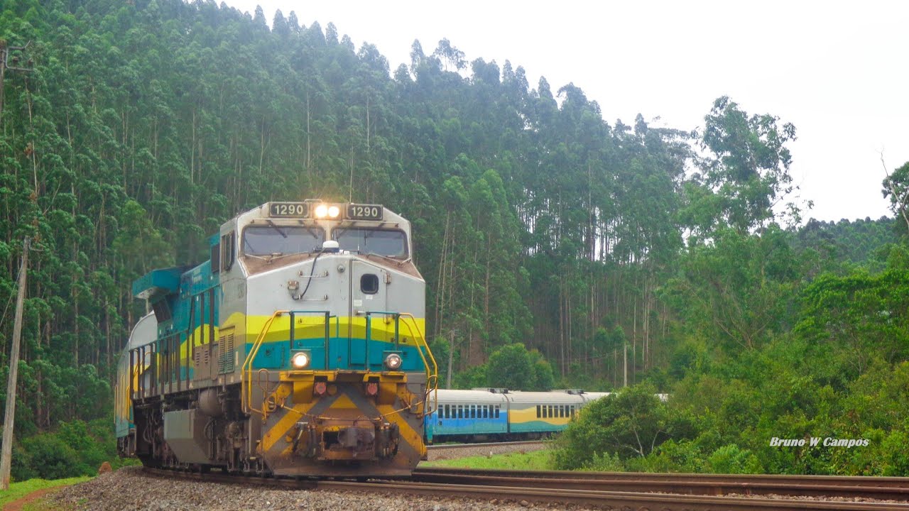 O maior trem de passageiros em operação no Brasil, na Estrada de Ferro Vitória a Minas