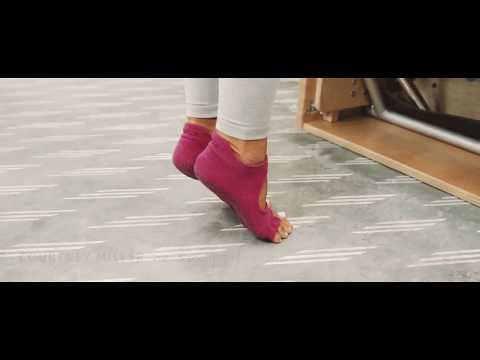 Chaussettes Pilates antidérapantes Toesox® et Tavi Noir®
