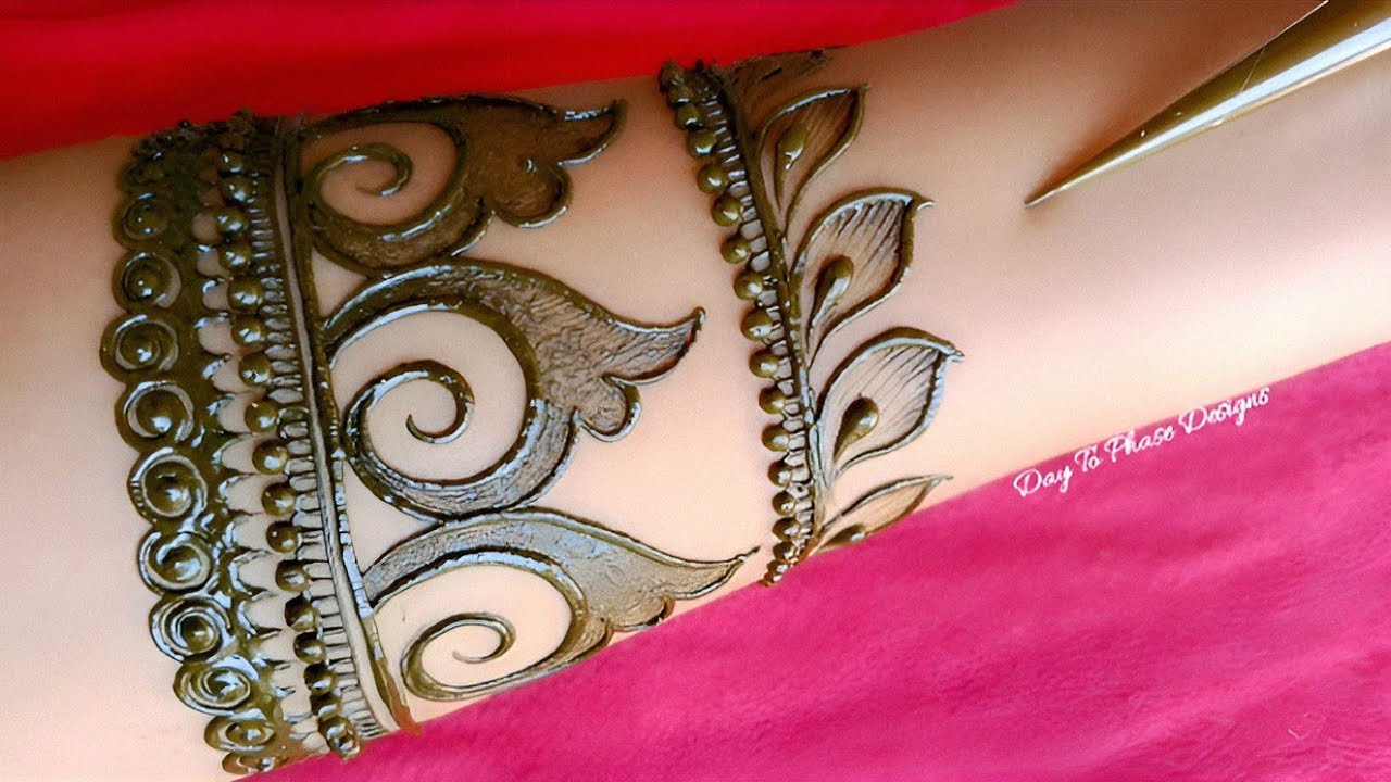 Modern bridal mehndi design front hand @Daytophasedesigns