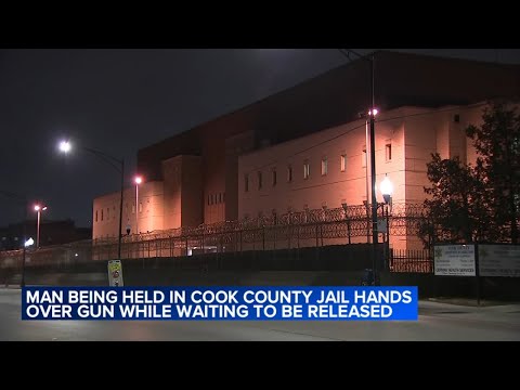 Man charged with having gun inside Cook County Jail, officials say