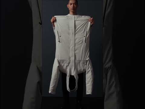 How to Pack KOOV - The Packable Parka | AlphaTauri