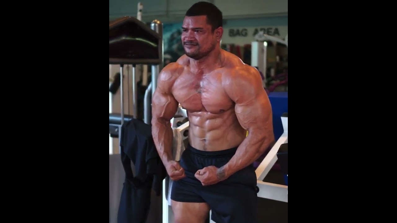 Thailand Bodybuilder Muscle Flexing #4