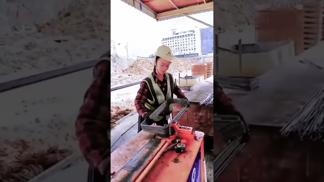 Steel bar bending machine