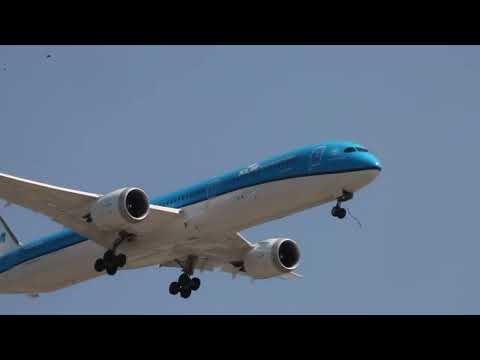 KLM 787-10 PH-BKK Landing
