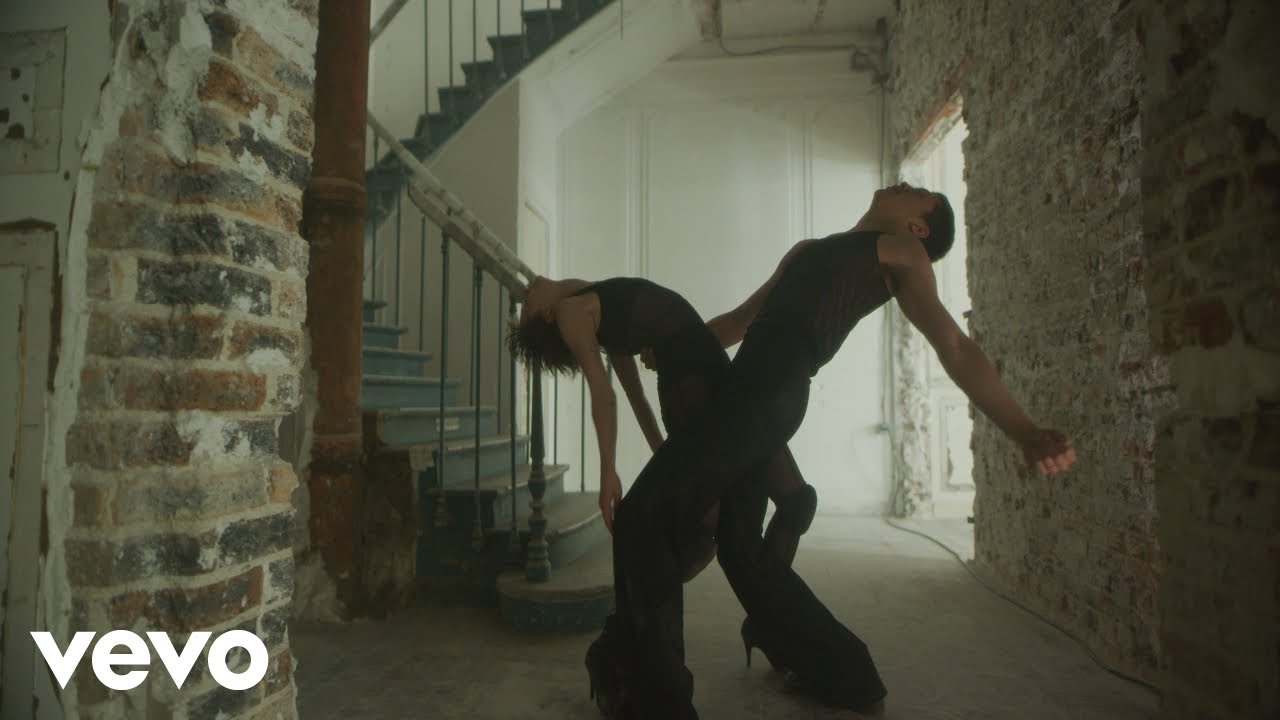 Hot N Heavy by Jessie Ware from UK | Popnable