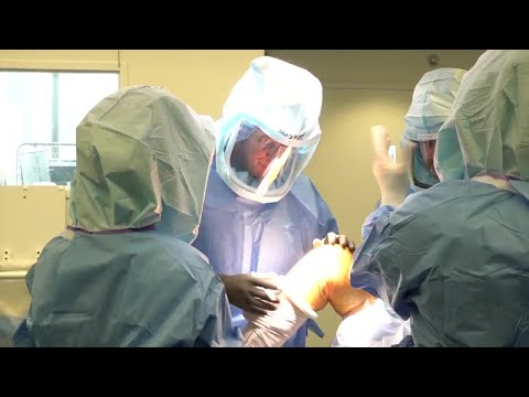 Mel talks with world-renowned orthopedic surgeon