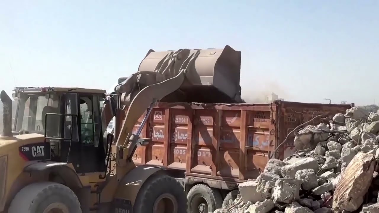 Palestinians clear Gaza rubble as US rebuilding plan stalls