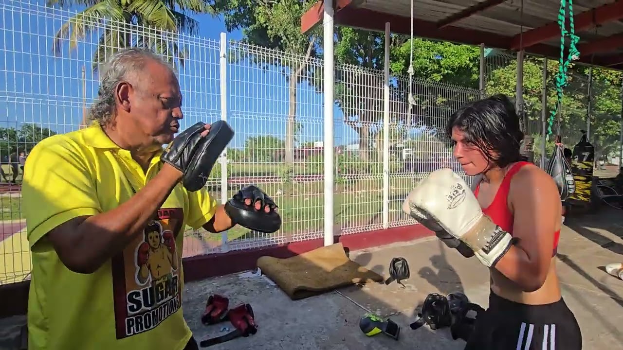 Aylin la magnífica euan en acción Sugar Team Boxing Club 
