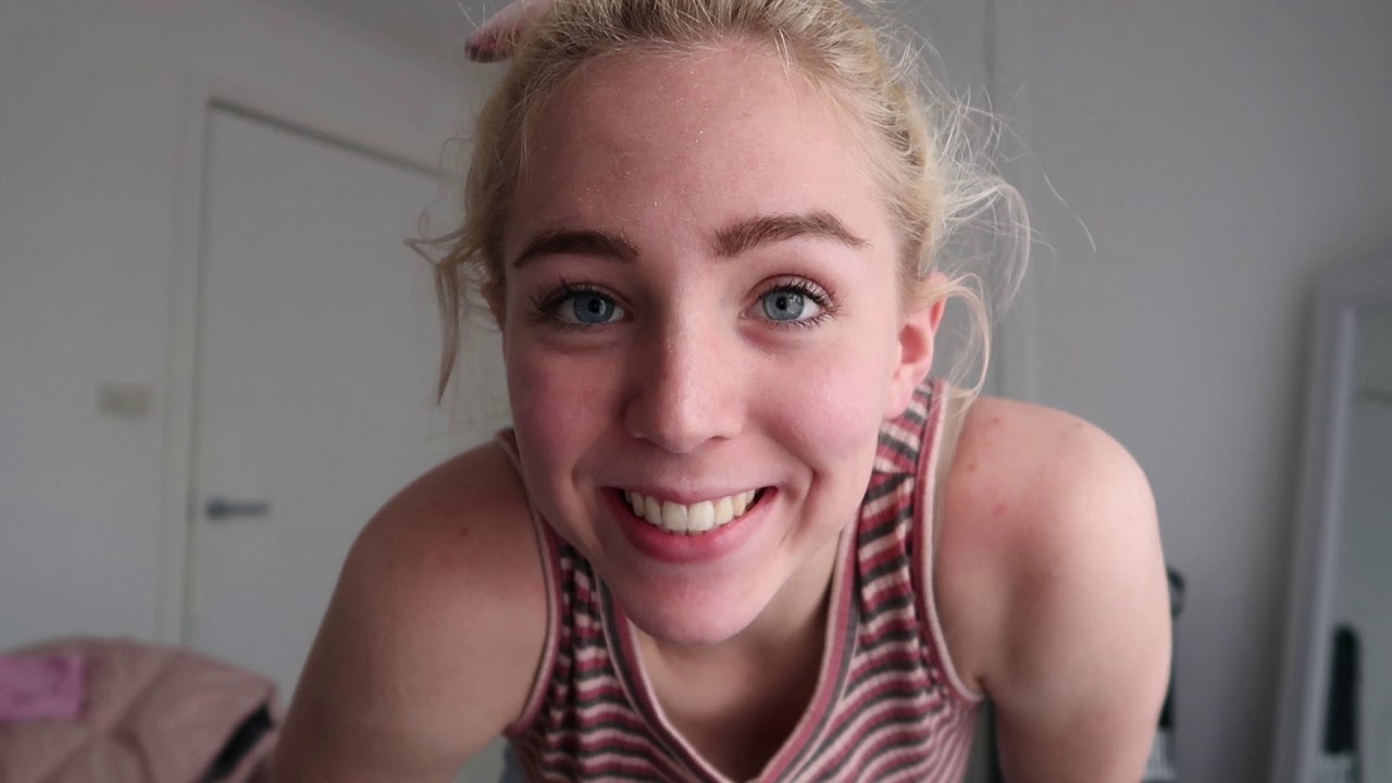 TRYING ON ALL MY SISTERS CLOTHES // hopefully she doesn't kill me