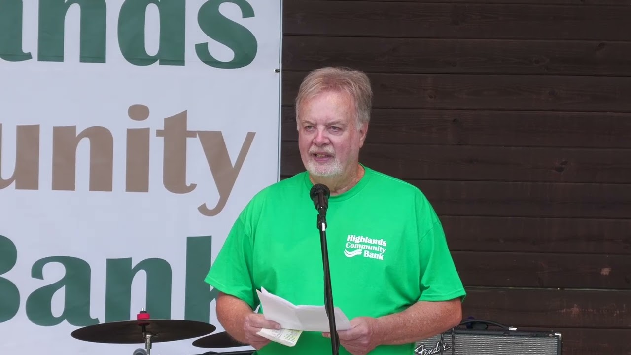 Rhodes Gives Crowd Highlands Community Bank History