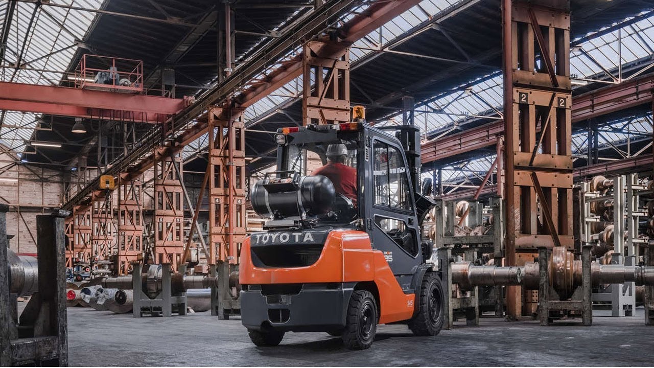 Газ-бензиновый погрузчик Toyota 8FG 2-3т, купить погрузчик 8FG20/30 по ...