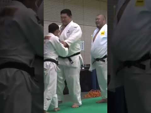 😁 -60kg vs +100kg #judo #youtube #youtubeshorts #japan #judogallery #judoka #japanese