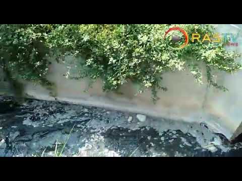 diduga limbah b3 dibuang melalui saluran drainase oleh pt jebekoko manyar Gresik timbulkan bau tak s