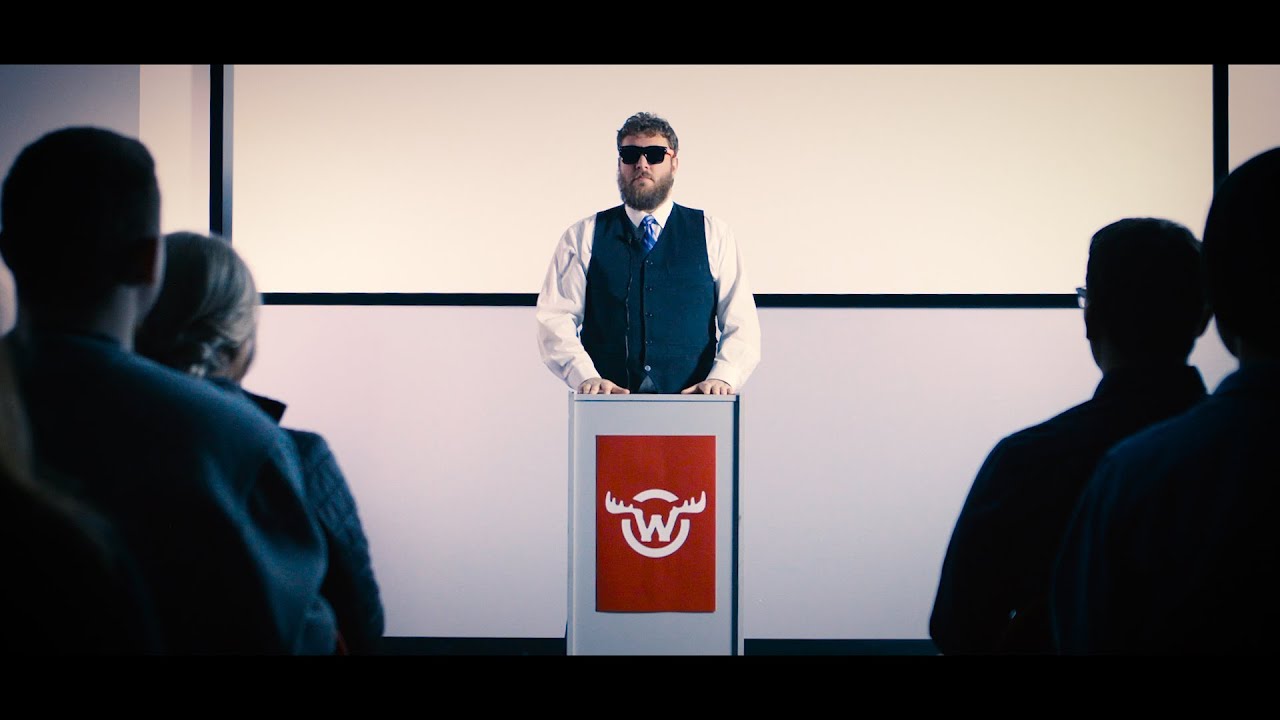 The World's Tallest Moose Statue | Moosejaw Mountaineering