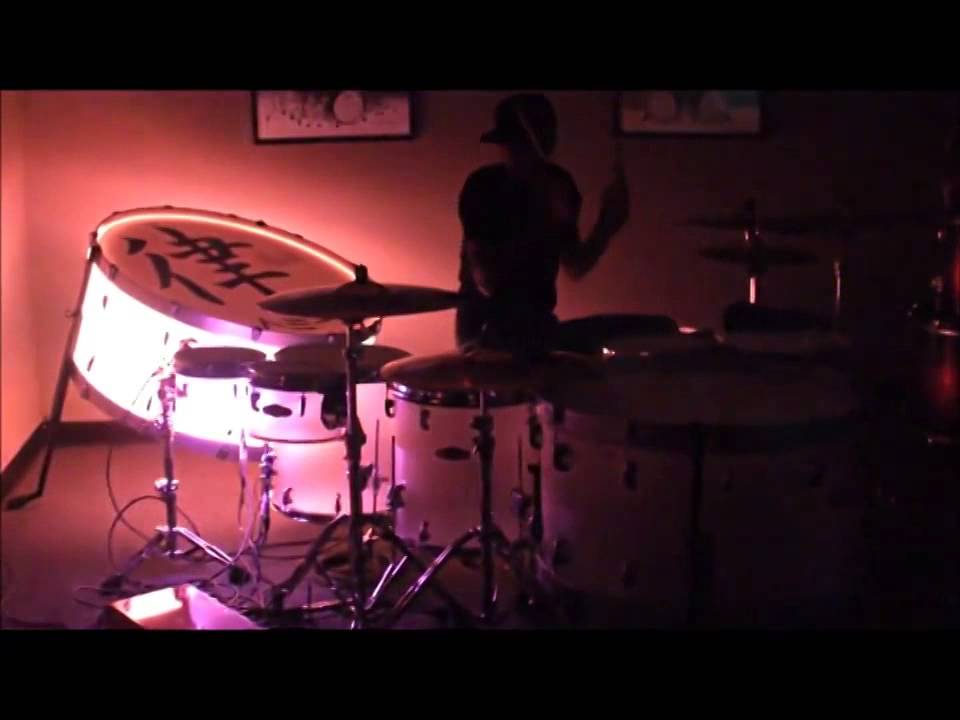 Tommy Lee testing The Cruecifly Kit