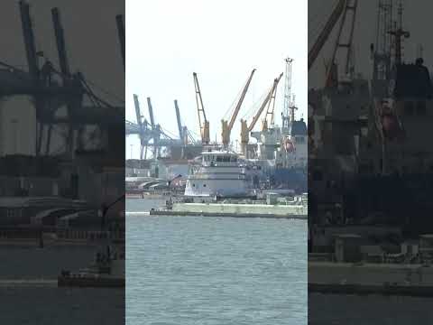 Dockworkers' union suspend strike until January 2025 to allow time to negotiate new contract