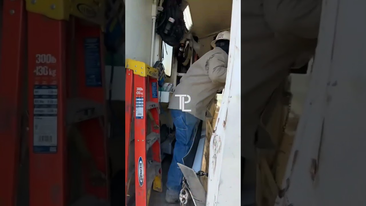 Running a hot pass on pipeline #pipelinewelder #pipeline #construction  #welder #welding