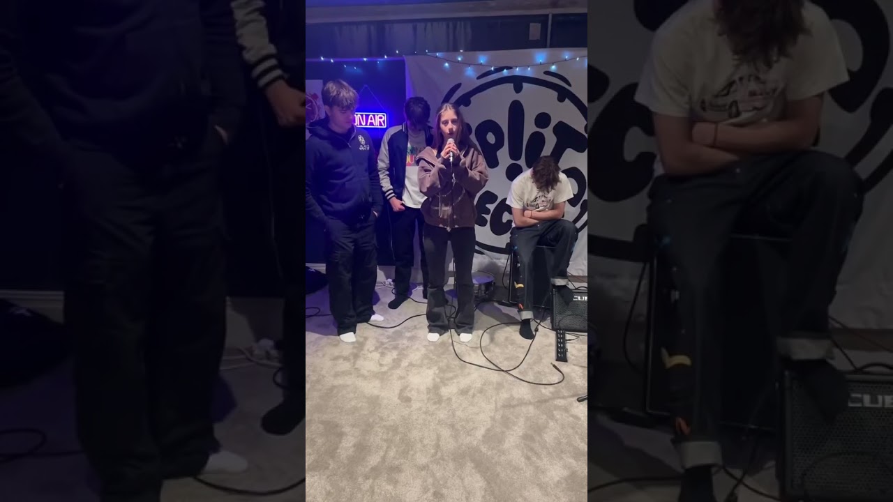 Split Second - flashlight trend